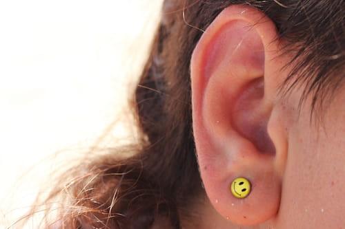 Ear Acne Removal (5 Tips and Tricks You Need to Know)